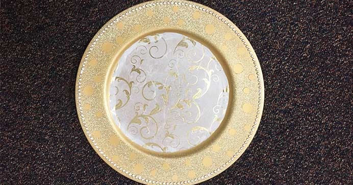 Decorated charger plates polka dots